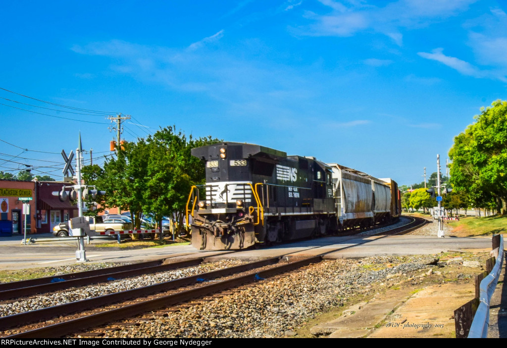 NS 533 / B32-8 is leading a short mixed freight train